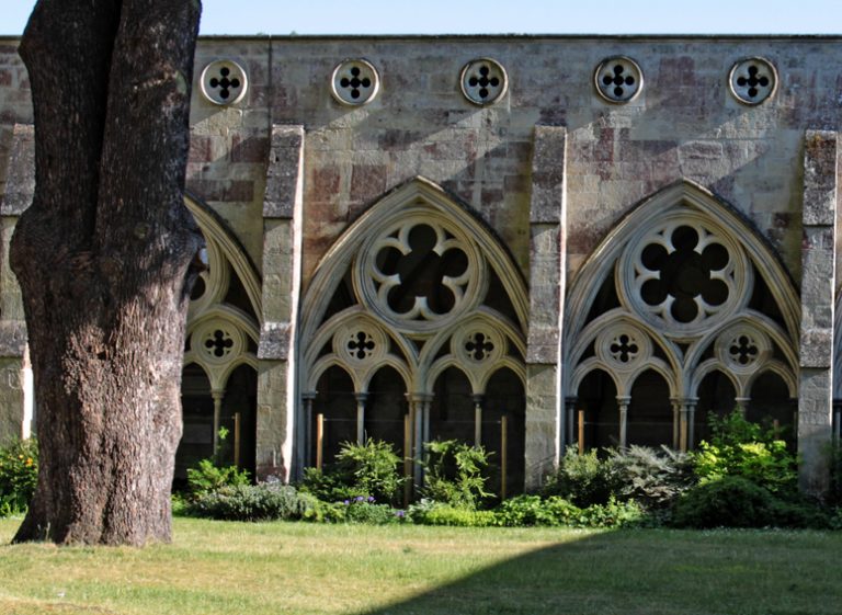 Please change the inappropriate planting design in Salisbury Cathedral ...